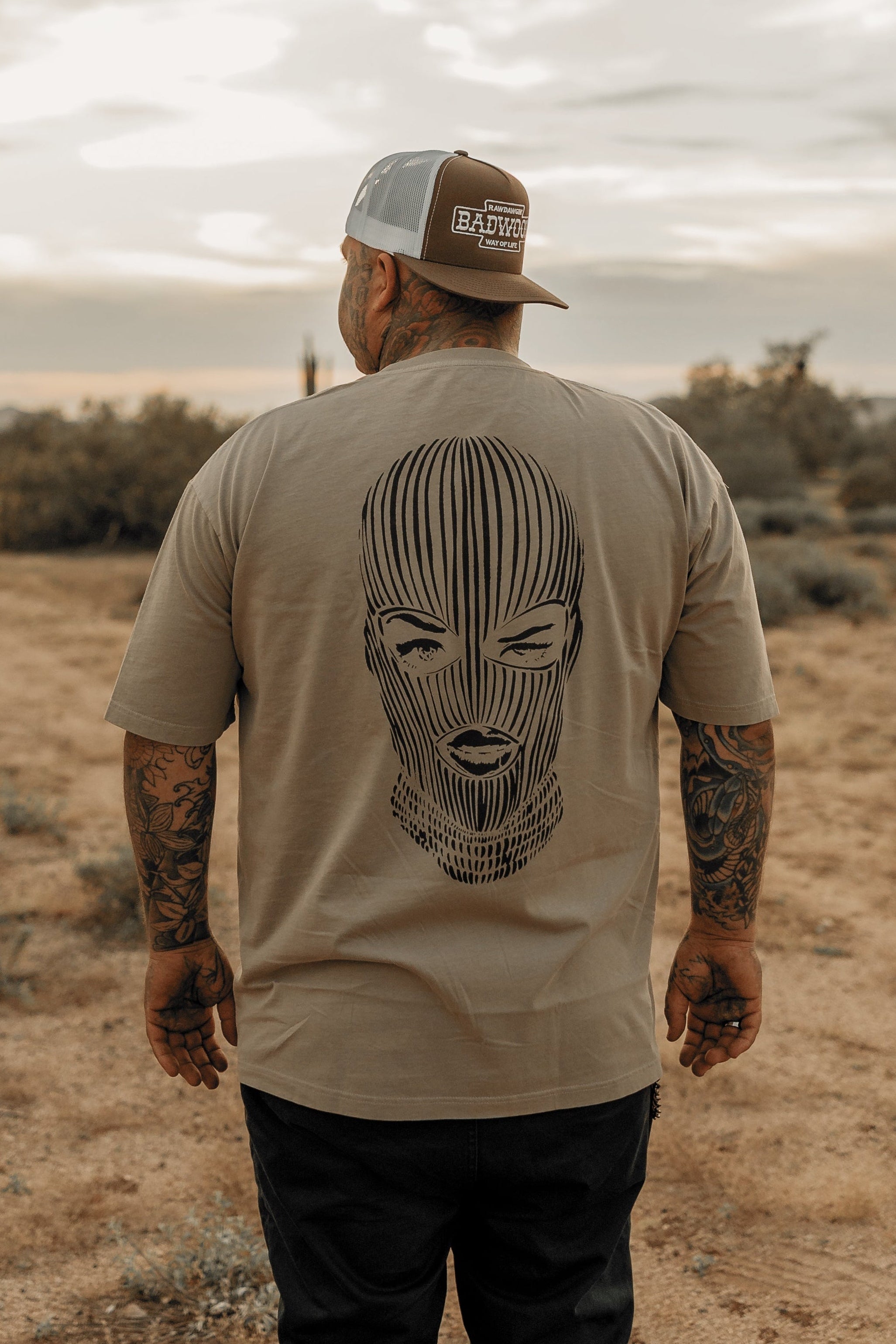 O.G. OLD ENGLISH TEE in CEMENT – Badwood